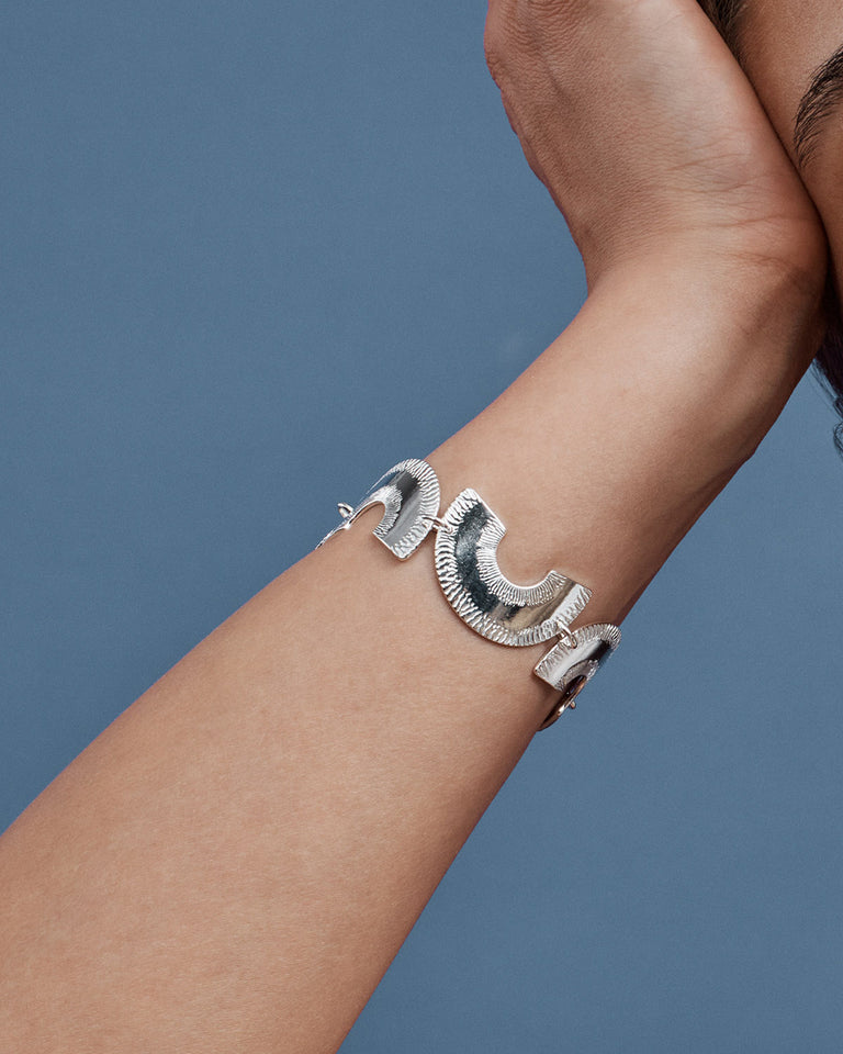 Kaaria - korvakorut ja muut sarjan näyttävät korut | Kalevala.fi